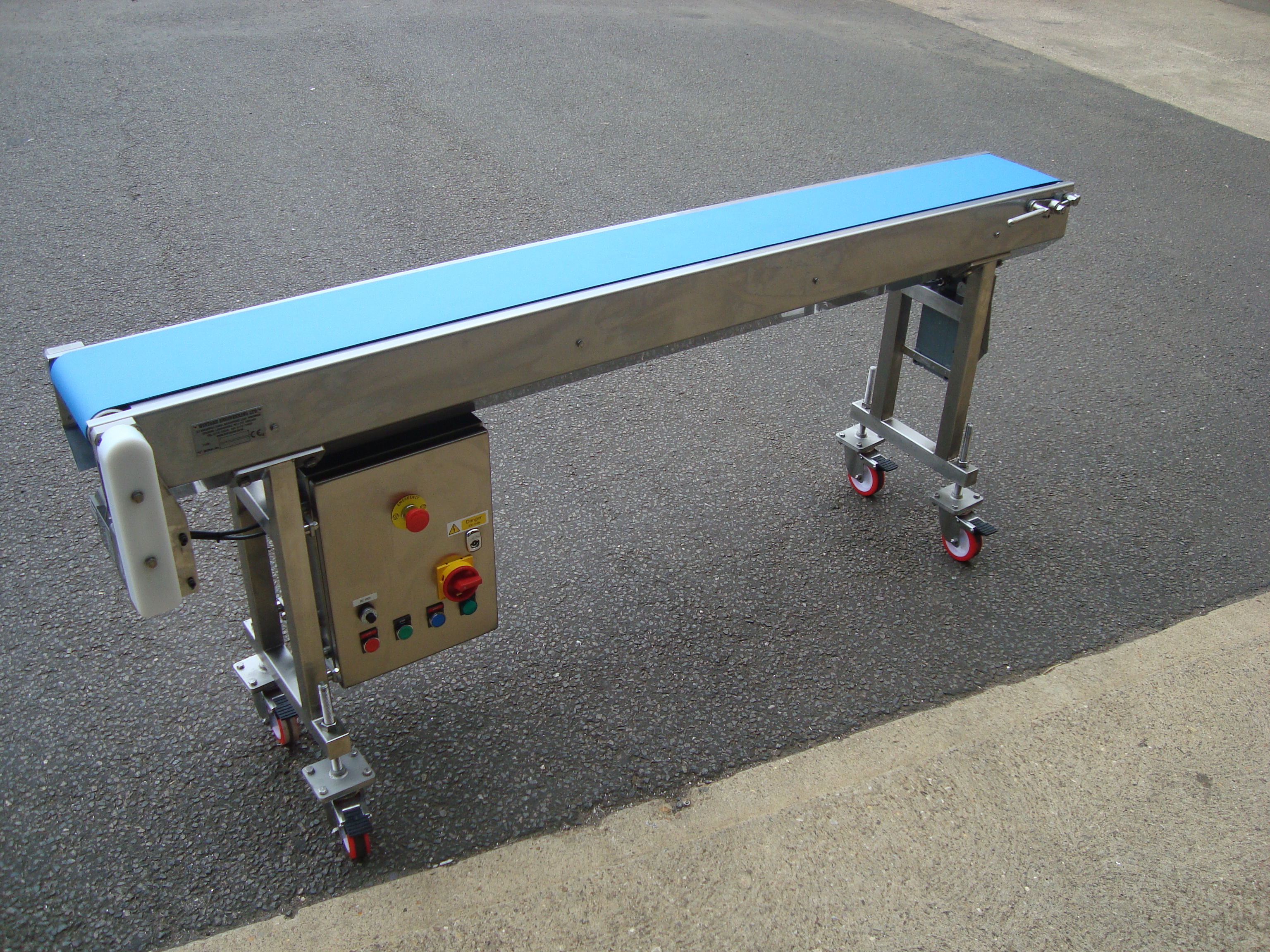 Flat Belt Conveyors | Winyard Engineering
